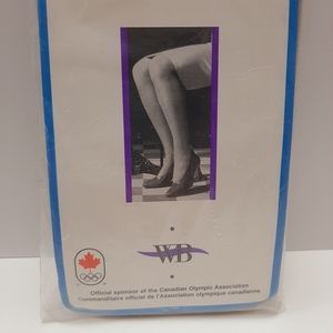 Wonderbra | Accessories | 4 For 2 New Vintage Wonderbra Linen Queen Sz ...